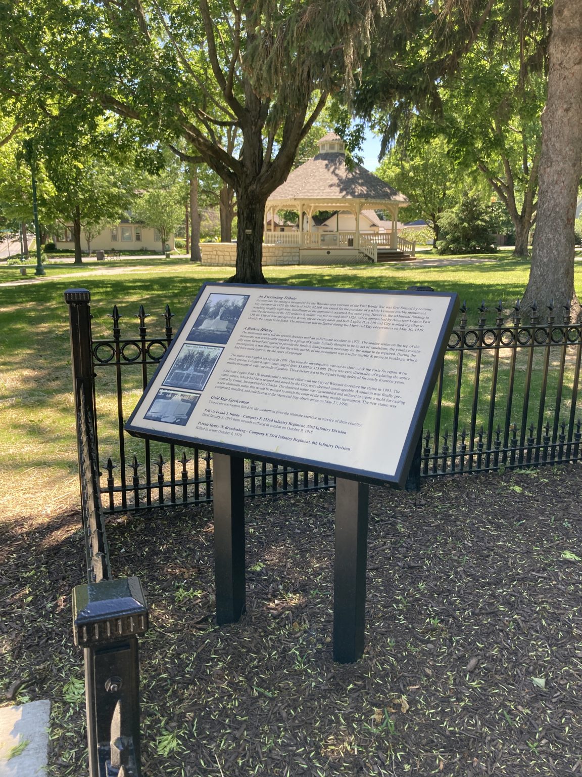 ImageLOC® Framed Pedestal - Gopher Sign